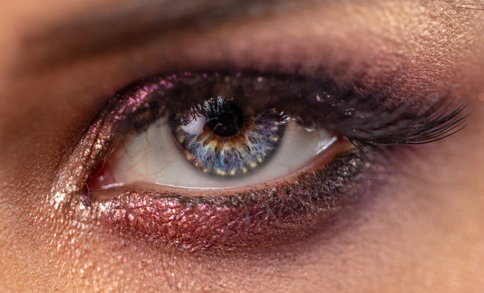 How To Sparkle In Glitter That Won't Pollute Our Oceans